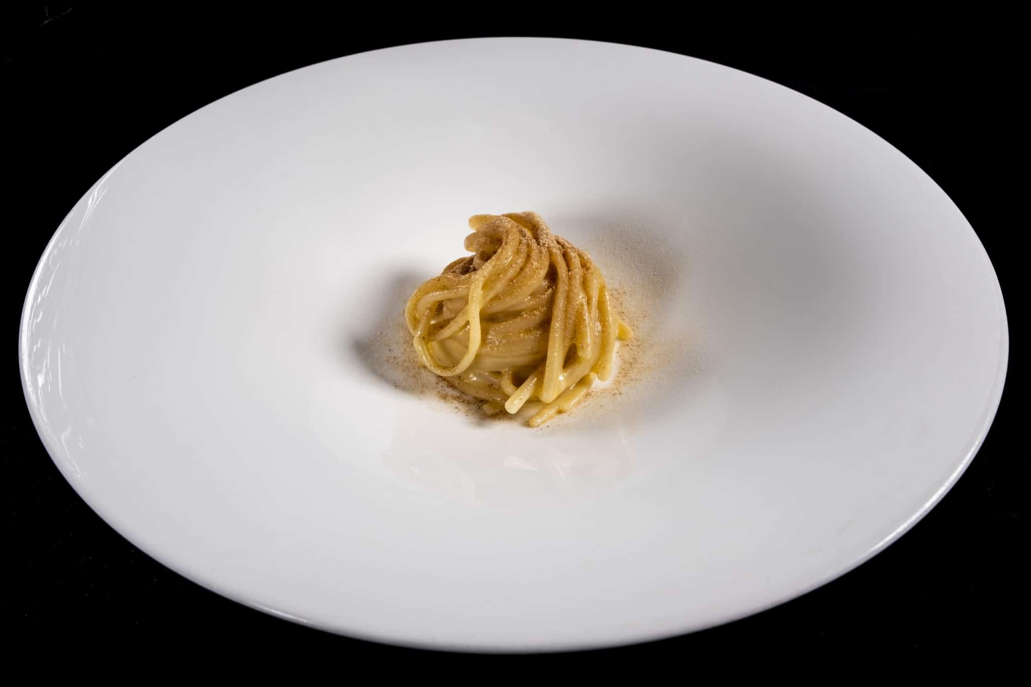 LINGUINE, BURRO, GARUM DI AGONE E AMCHOOR, DI DAVIDE CARANCHINI ...
